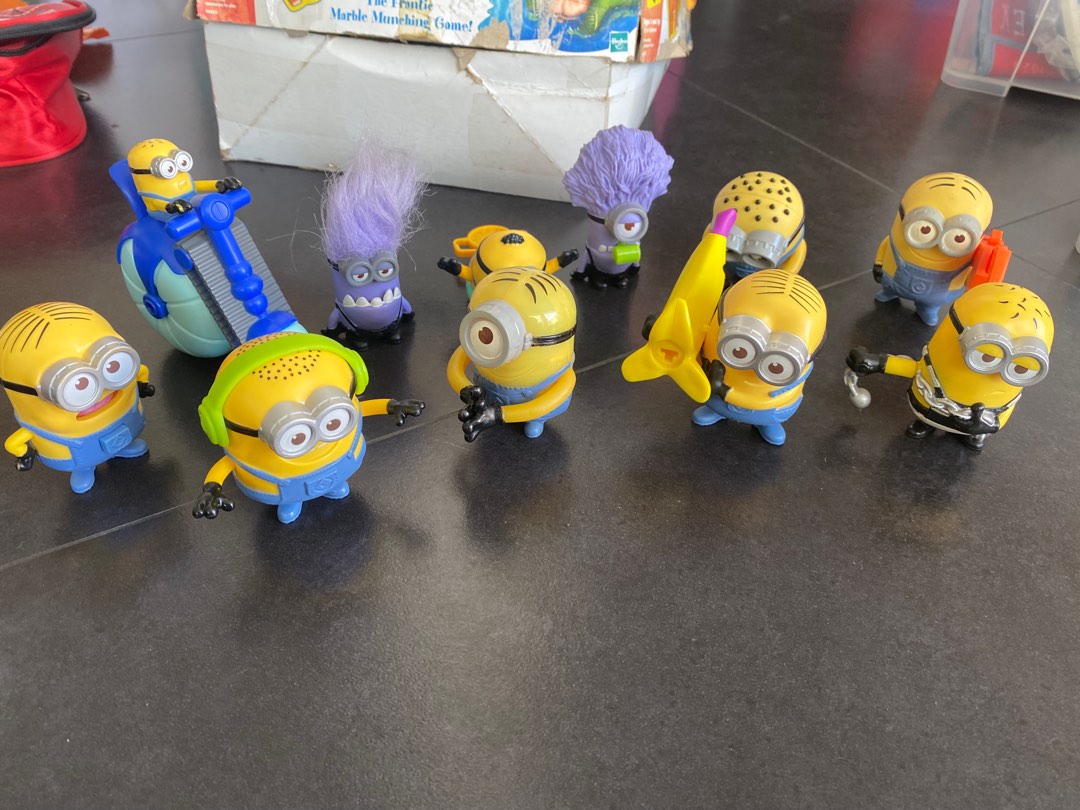 Set of minions, Hobbies & Toys, Toys & Games on Carousell