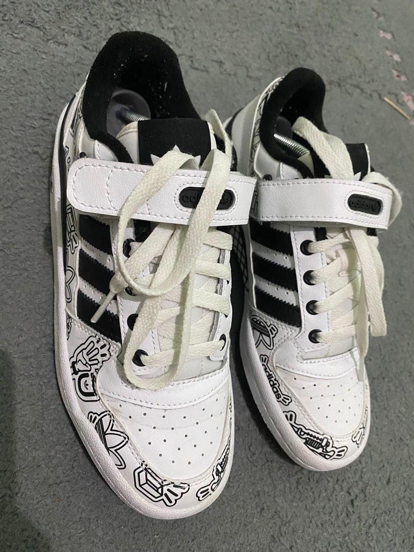 Adidas forum low, Women's Fashion, Footwear, Sneakers on Carousell