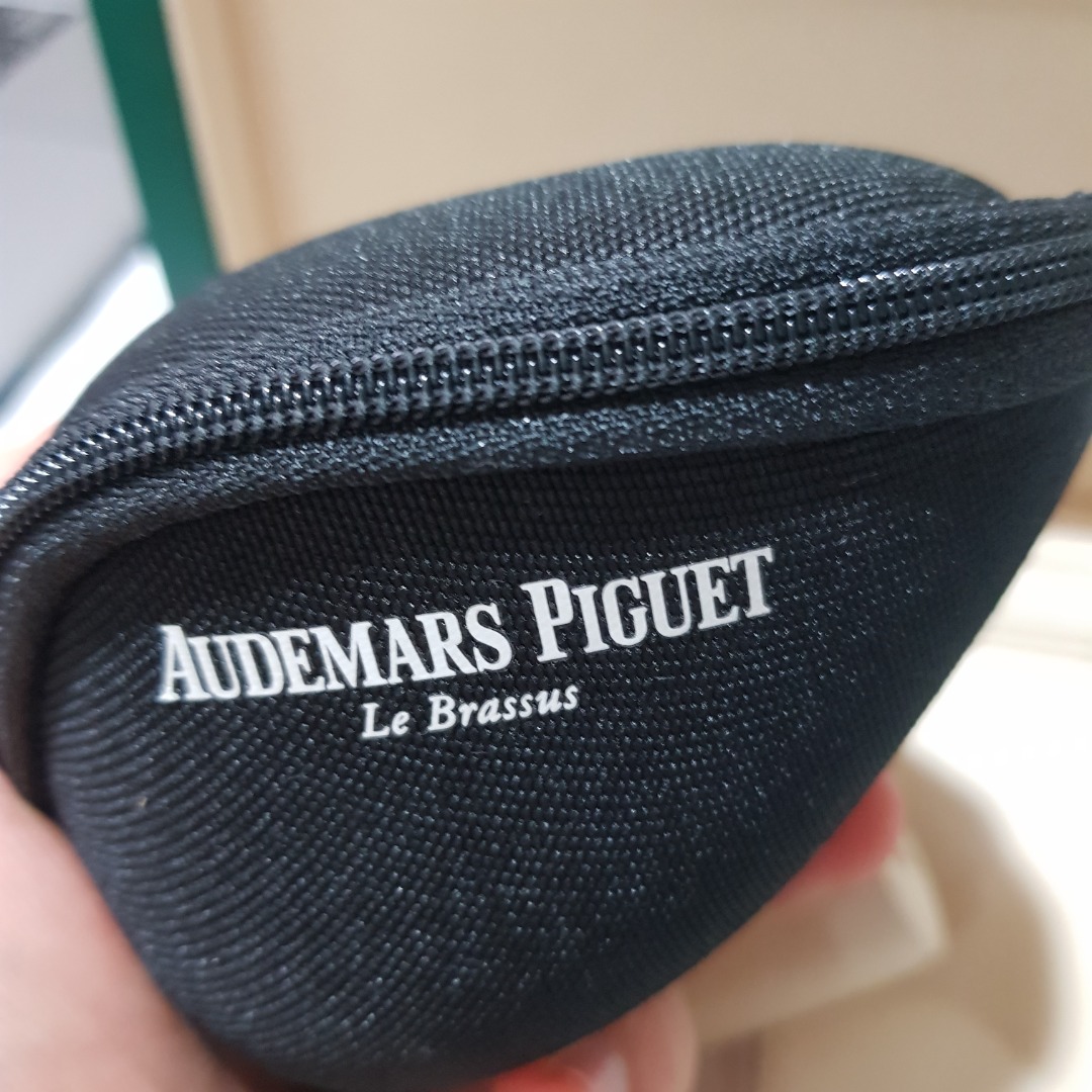 Ap pouch case travel box Audemars Piguet , 男裝, 手錶及配件, 飾物架、飾物盒、飾物收納盒 ...