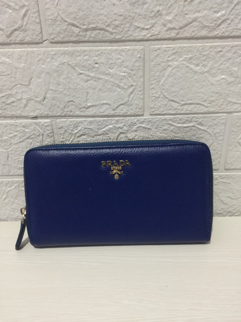 Dompet prada biru, Barang Mewah, Tas & Dompet di Carousell