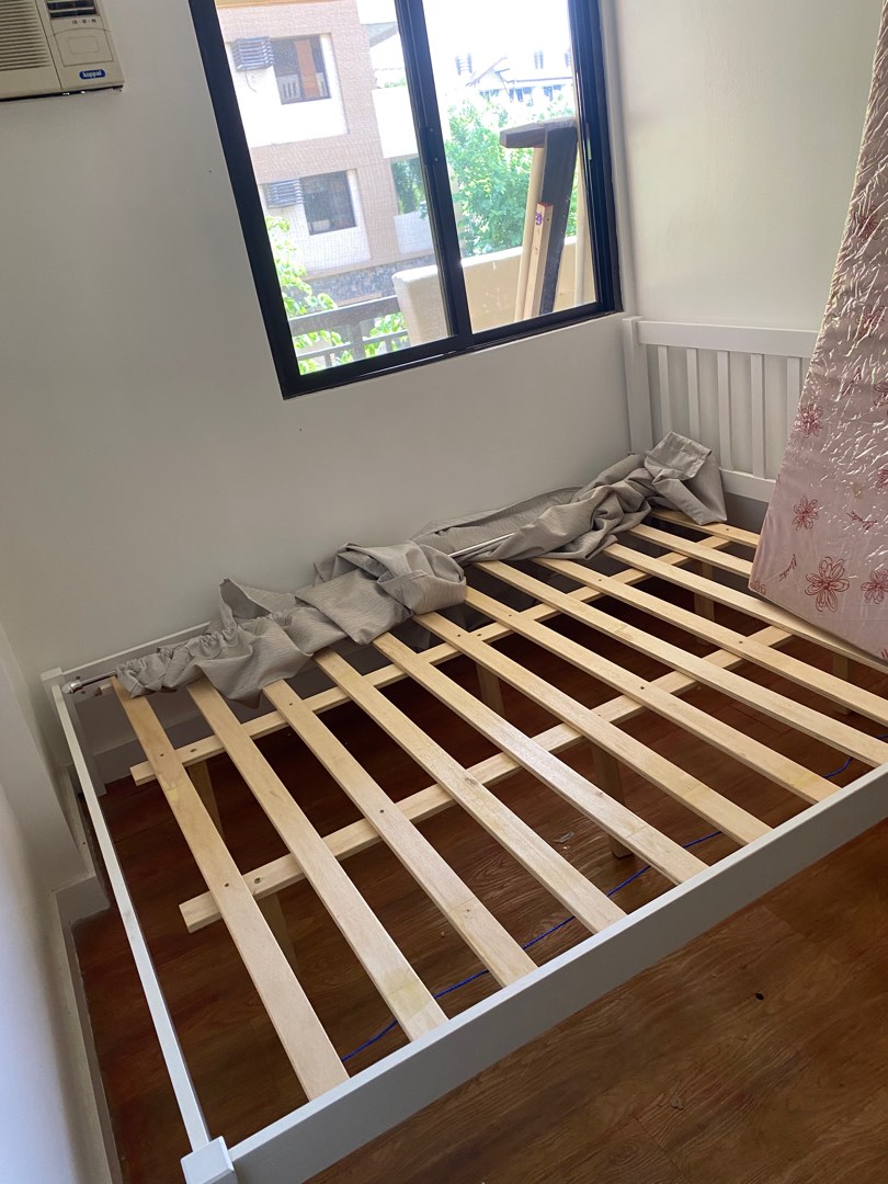 Queen bed frame (Mandaue Foam) 60x75, Furniture & Home Living ...