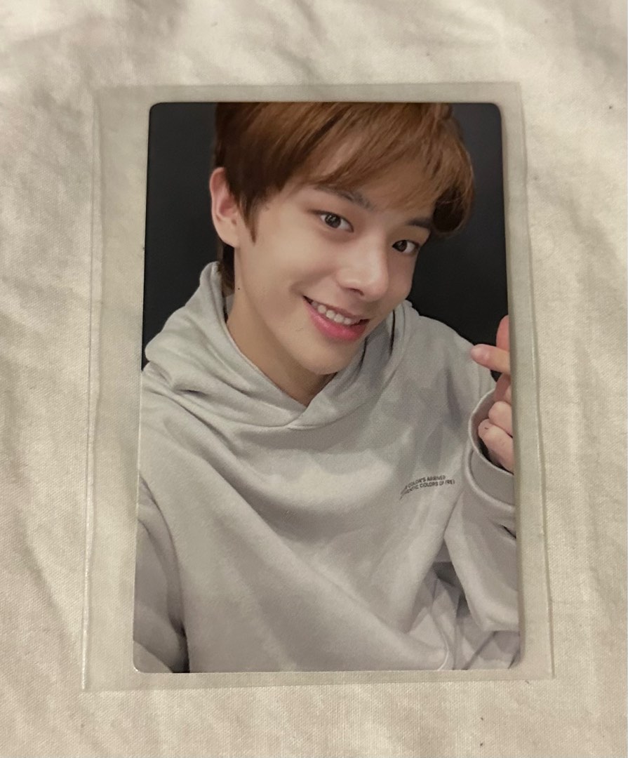 Enhypen lightstick jake pc, Hobbies & Toys, Memorabilia & Collectibles ...