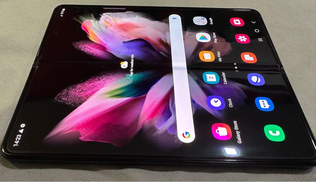 Fold 3 in good condition c/w original Fold Pen & Flip Case and ...