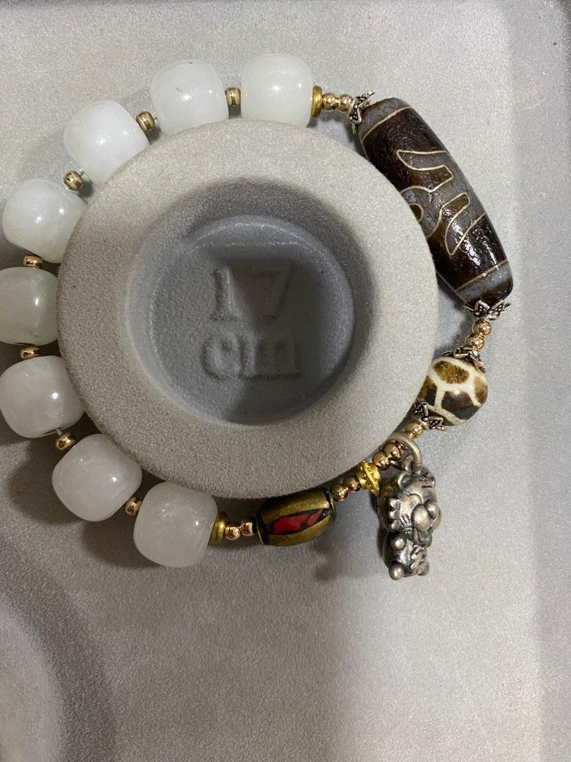 He Tian Jade with Gui Ren Dzi Beads 和田玉搭贵人天珠, Women's Fashion, Jewelry ...