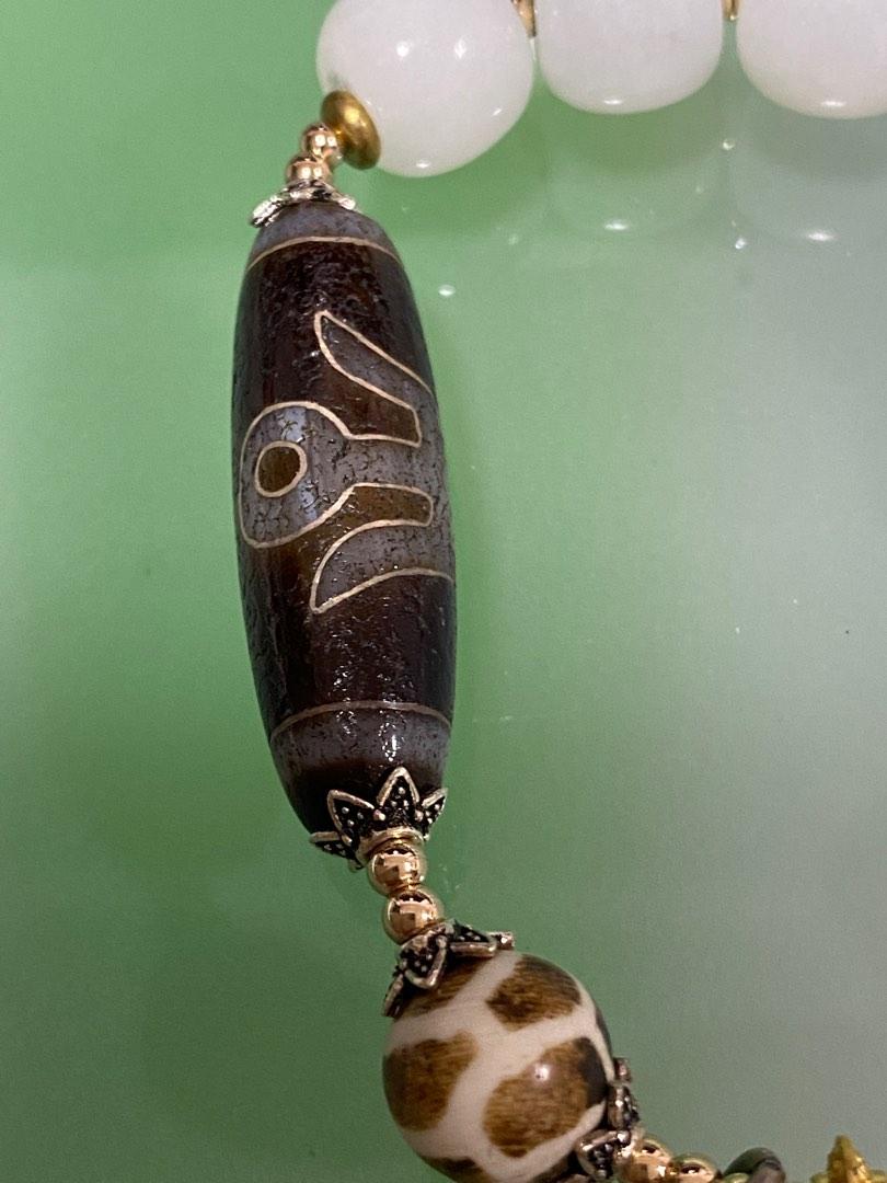 He Tian Jade with Gui Ren Dzi Beads 和田玉搭贵人天珠, Women's Fashion, Jewelry ...