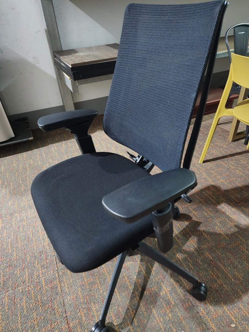 Kokuyo Duora Mesh Ergonomic Lumbar armrest support Office Computer Desk ...