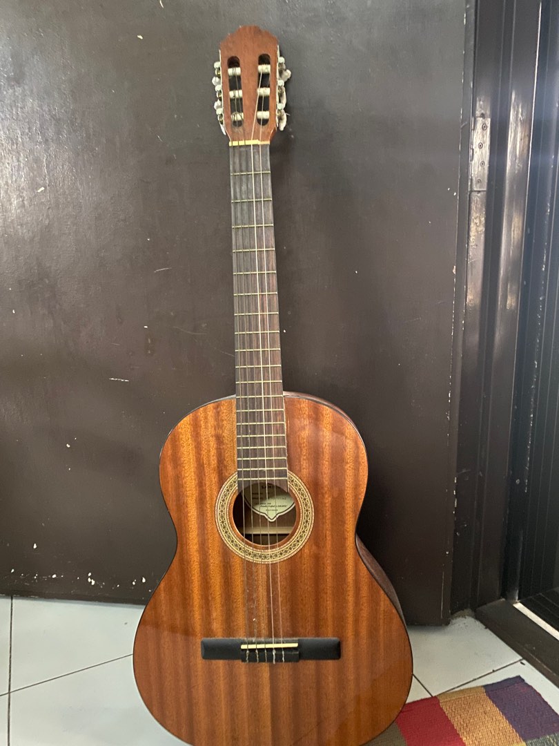 Old guitar, Hobbies & Toys, Music & Media, Musical Instruments on Carousell