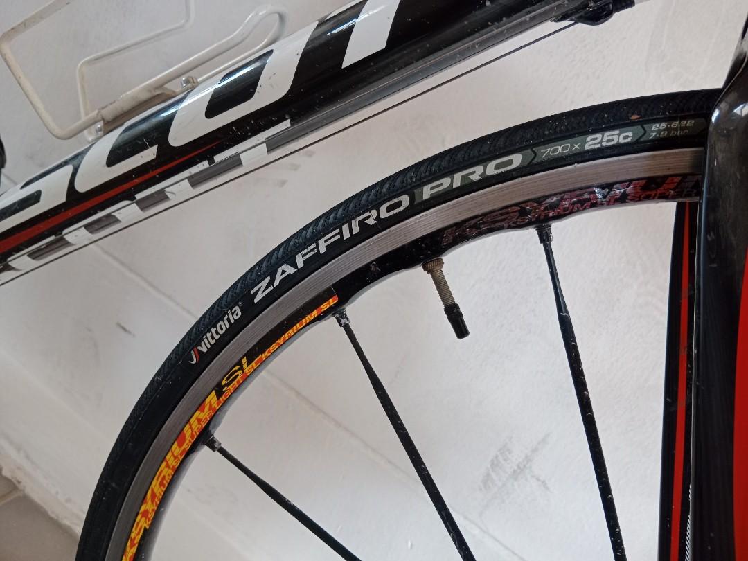 Scott R2 Carbon Fibre Road Bike, Sports Equipment, Bicycles & Parts ...