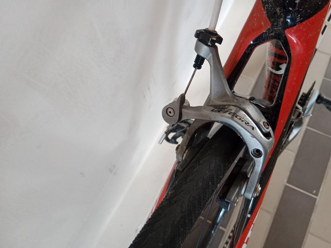 Scott R2 Carbon Fibre Road Bike, Sports Equipment, Bicycles & Parts ...