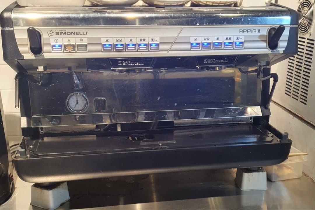 Simonelli appia 2 coffee machine, TV & Home Appliances, Kitchen ...