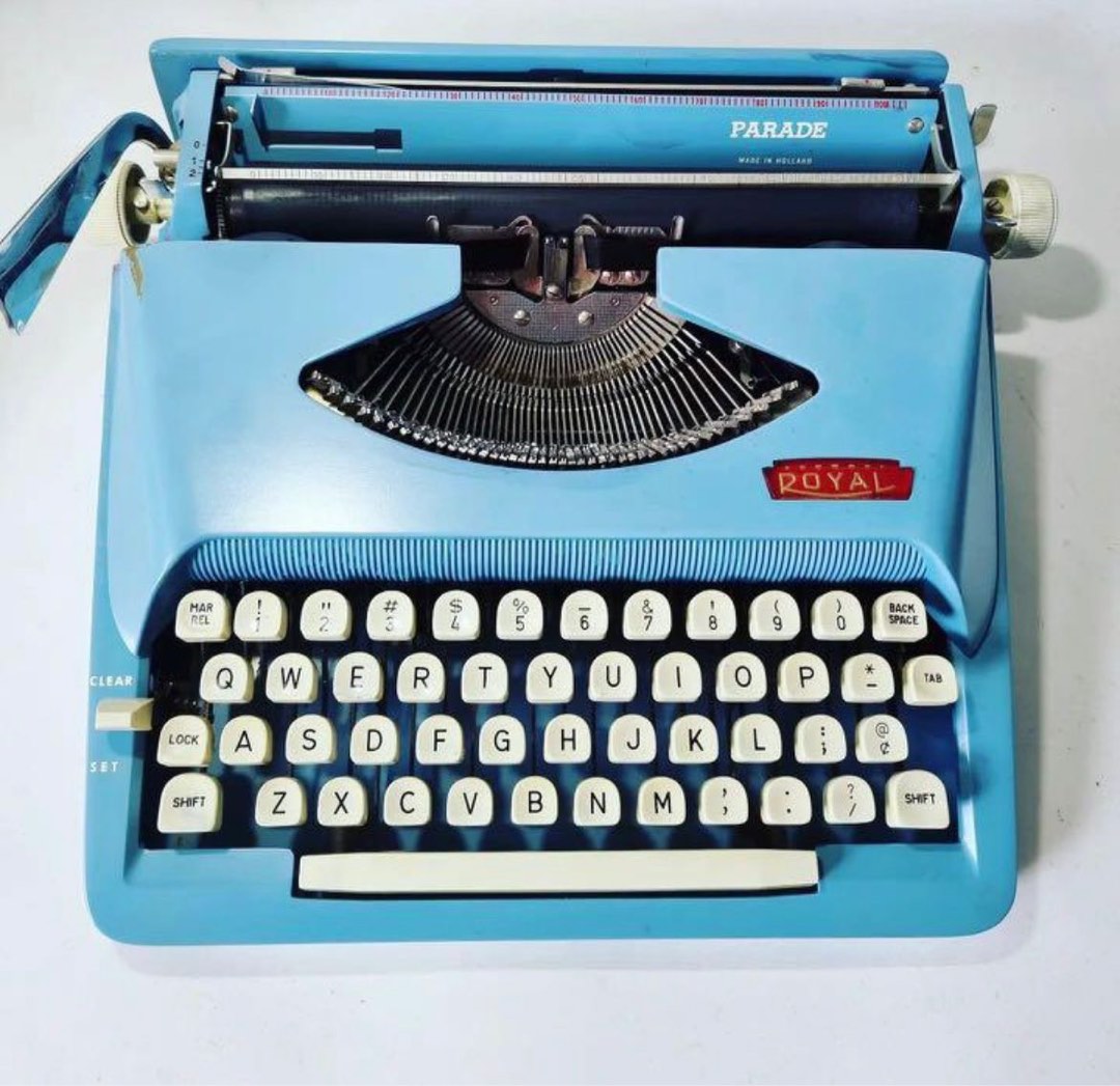 Vintage Royal Typewriter Cursive Typeface, Hobbies & Toys, Memorabilia ...