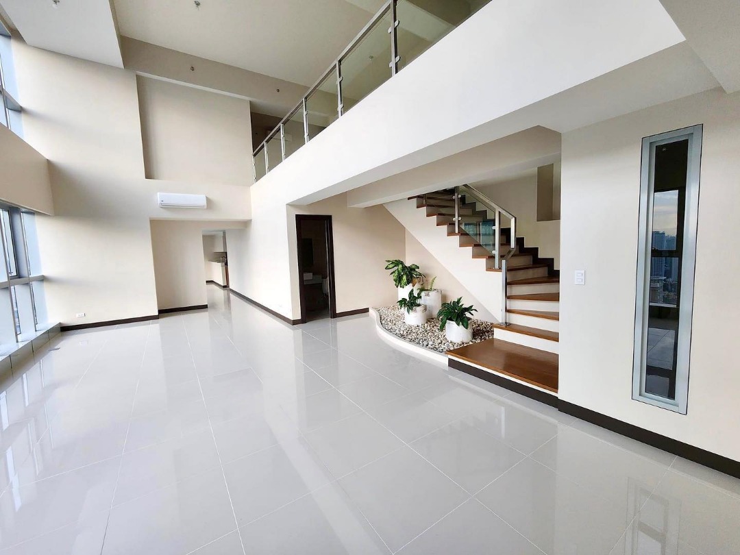 A Comfortable Bi Level Penthouse Unit For Sale in Uptown Parksuites BGC ...