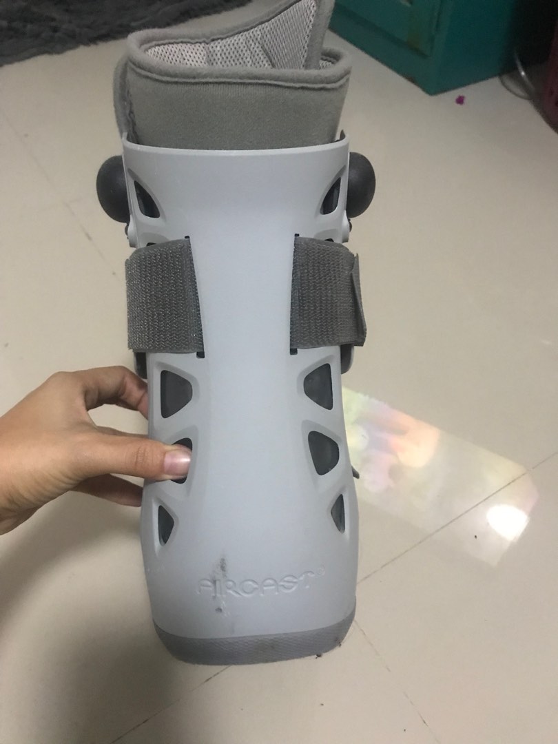 Aircast boot, Health & Nutrition, Assistive & Rehabilatory Aids, Rehabilitative Devices on Carousell