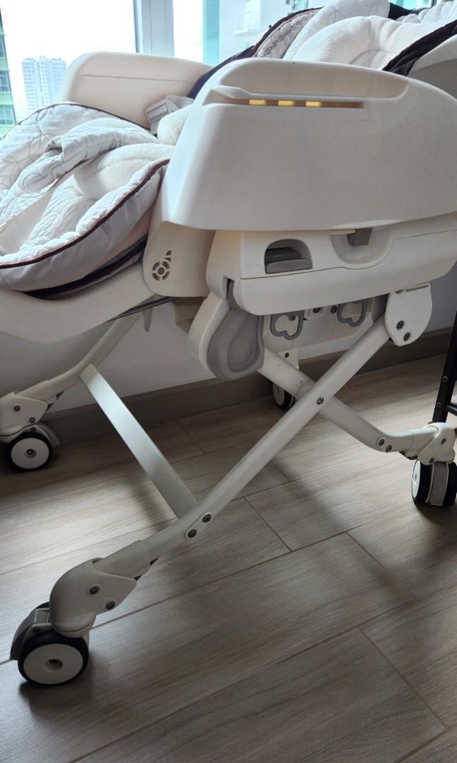 Combi Fealetto Auto Swing Parenting Station, Babies & Kids, Baby ...