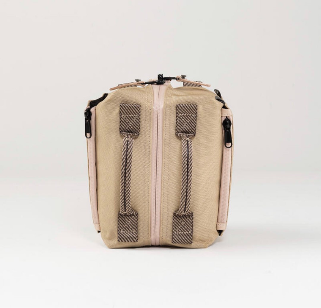 Dr.Wilds 荒野醫生包 小包組 3.5L, 她的時尚, 包包、錢包, 錢包、皮夾在旋轉拍賣