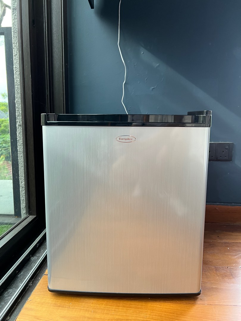 EuropAce Mini Fridge, TV & Home Appliances, Kitchen Appliances ...