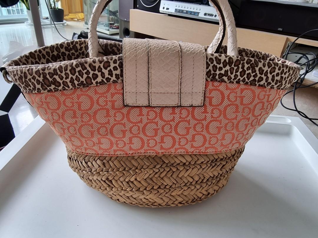 Guess bag, Women's Fashion, Bags & Wallets, Beach Bags on Carousell