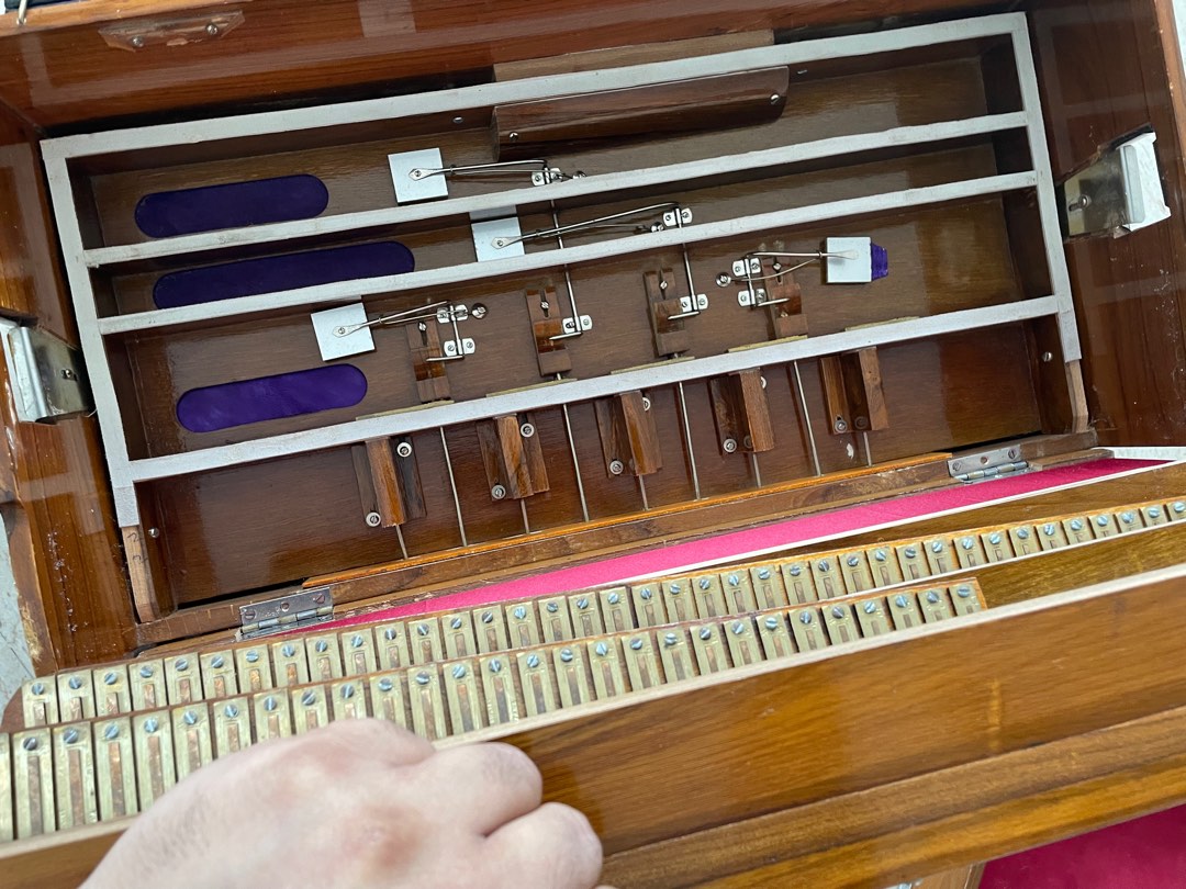 Harmonium scale changer, Hobbies & Toys, Music & Media, Musical ...