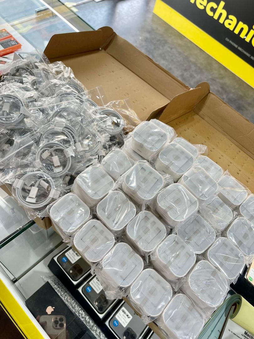 ORIGINAL CABLE / ADAPTERS FOR THE NEW SERIES OF IPHONE, Mobile Phones ...