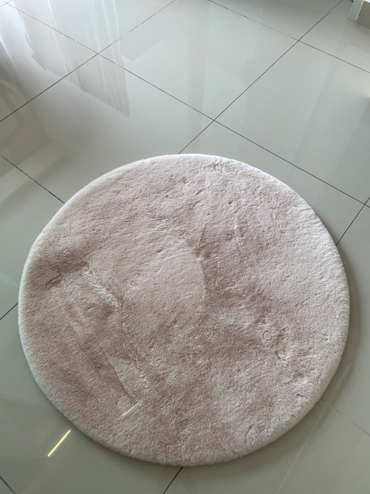 Kaison Big Floor Mat 90cm, Furniture & Home Living, Home Decor, Carpets ...