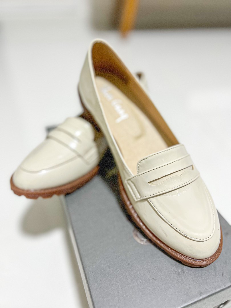 Loafer - cream color, Women's Fashion, Footwear, Loafers on Carousell