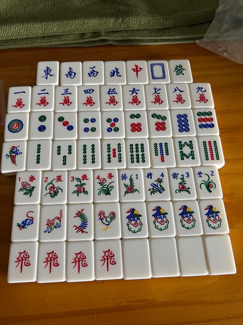 Mahjong set, Hobbies & Toys, Toys & Games on Carousell