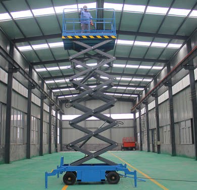 Mobile scissor lift 10 meters 500 KG, Commercial & Industrial ...