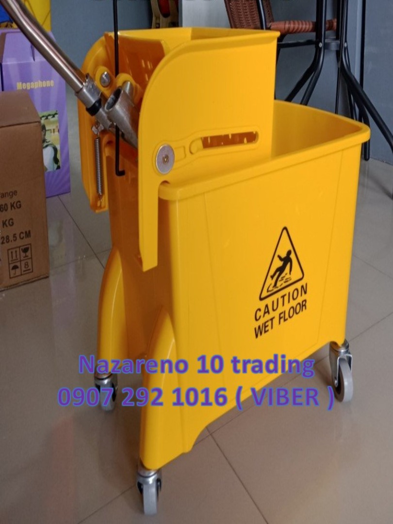 Mop squeezer w/wheels 21, Furniture & Home Living, Cleaning & Homecare ...