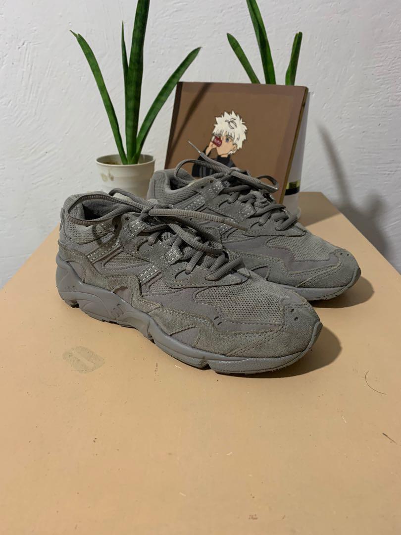 New balance 850 absorb, Women's Fashion, Footwear, Sneakers on Carousell