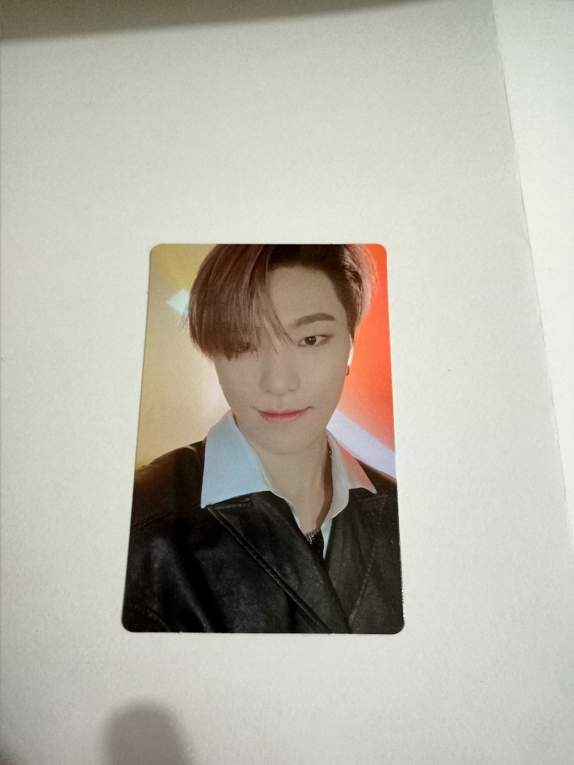 Seventeen Dino Attacca PC, Hobbies & Toys, Memorabilia & Collectibles ...