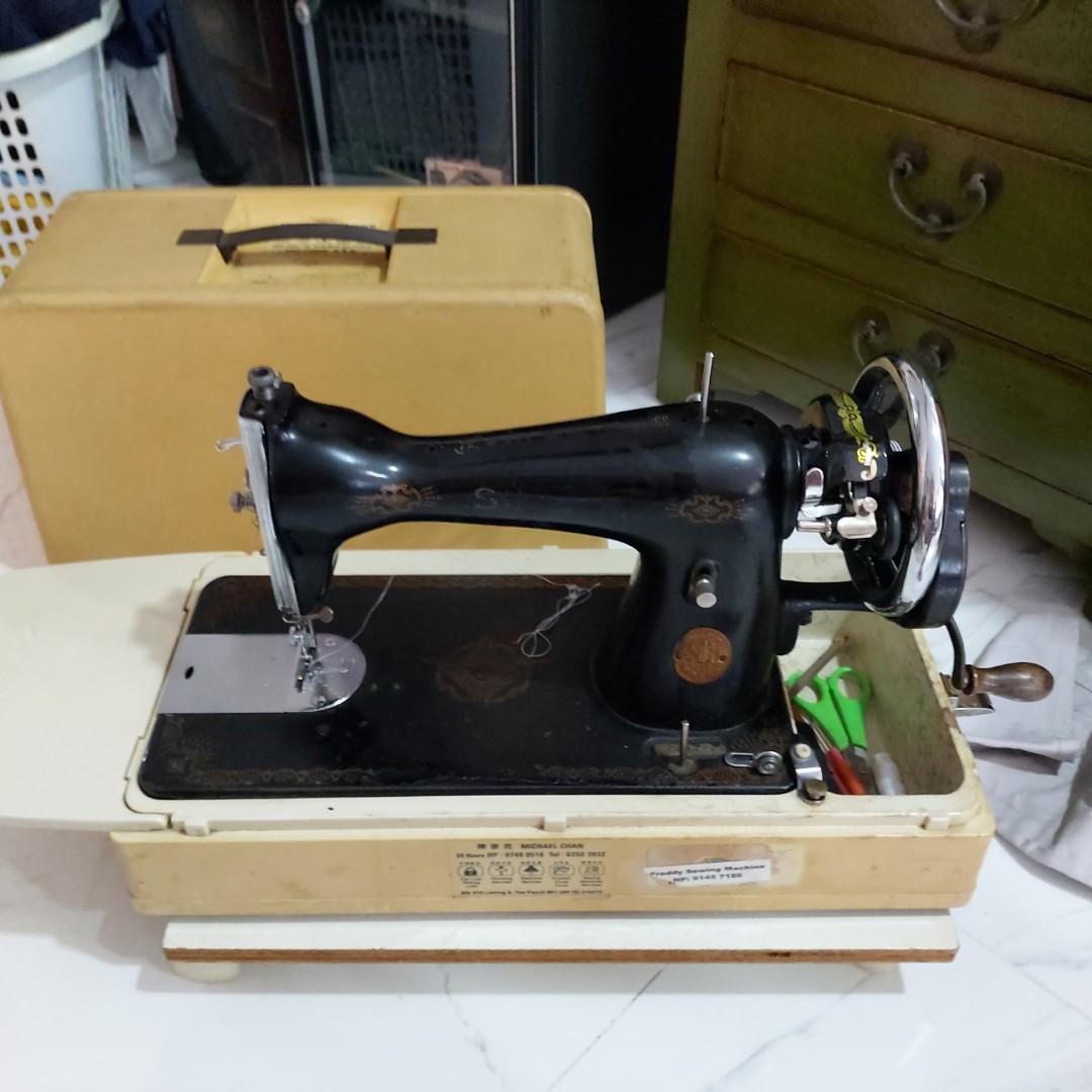 Singer sewing machine, Hobbies & Toys, Memorabilia & Collectibles ...
