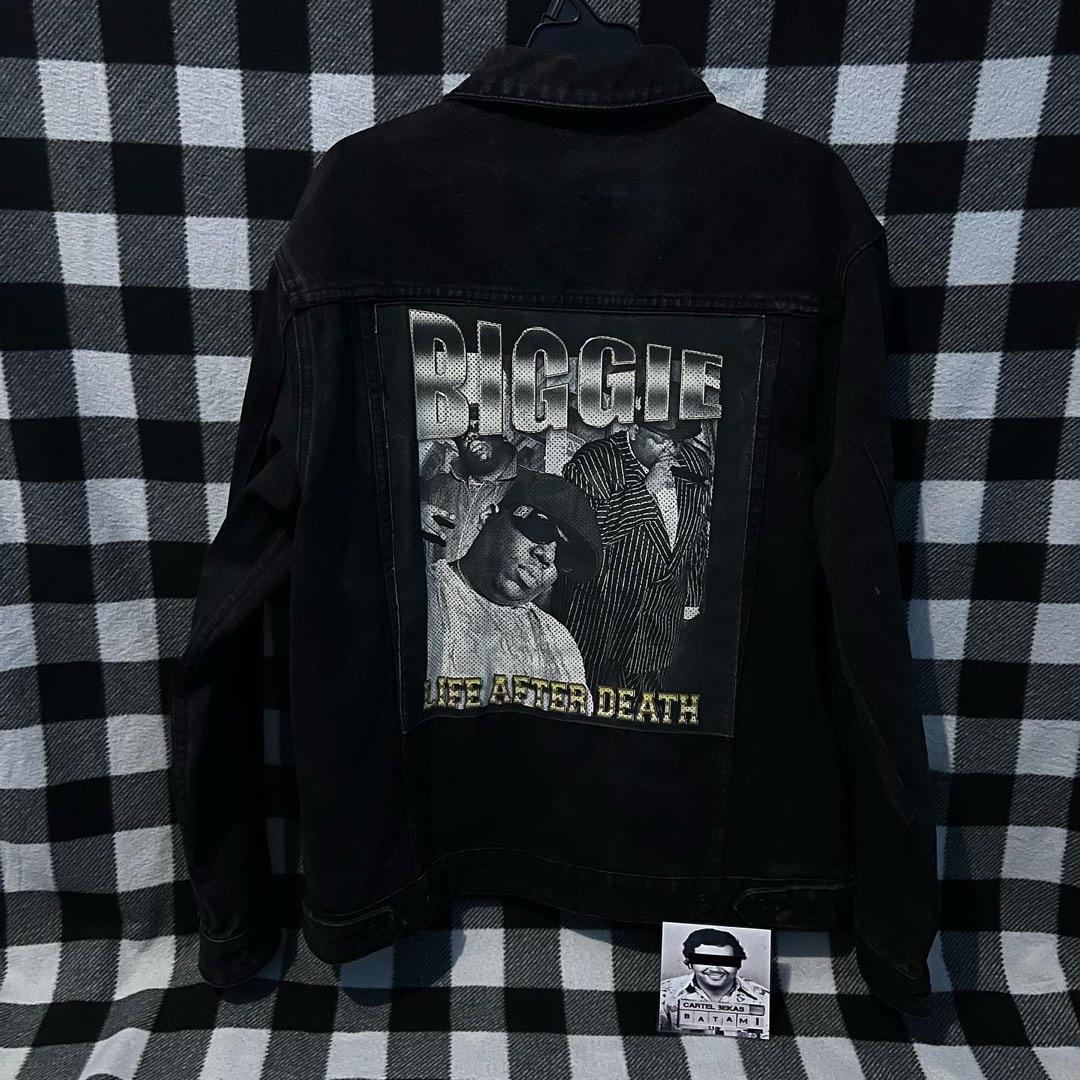 Trucker jeans notorious big, Fesyen Pria, Pakaian , Atasan di Carousell