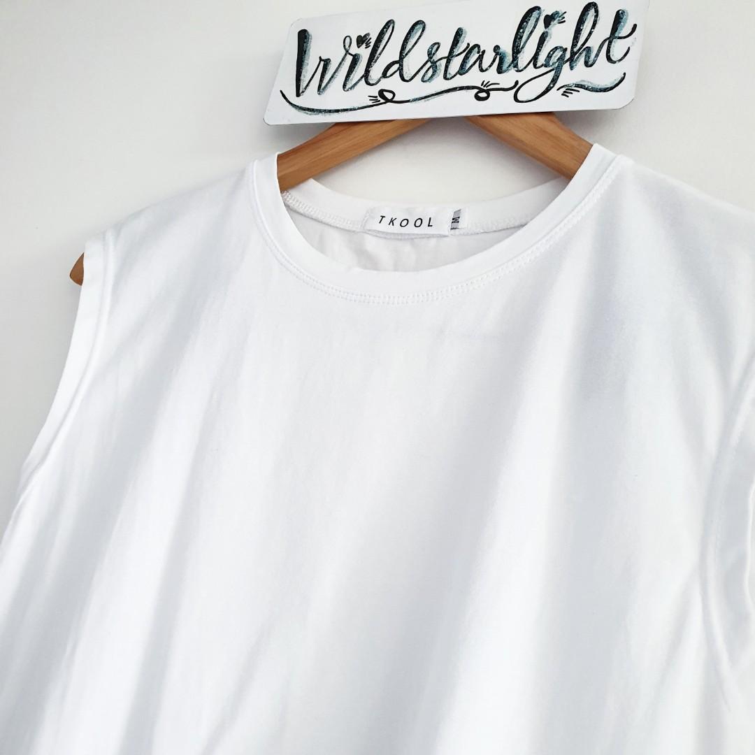 ULZZANG WHITE MUSCLE TANK, Women's Fashion, Tops, Sleeveless on Carousell