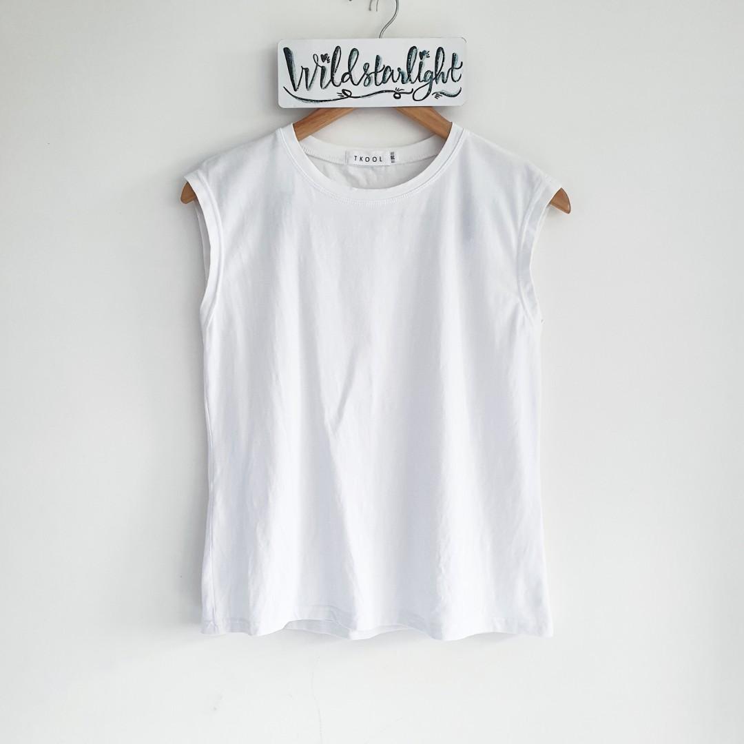 ULZZANG WHITE MUSCLE TANK, Women's Fashion, Tops, Sleeveless on Carousell