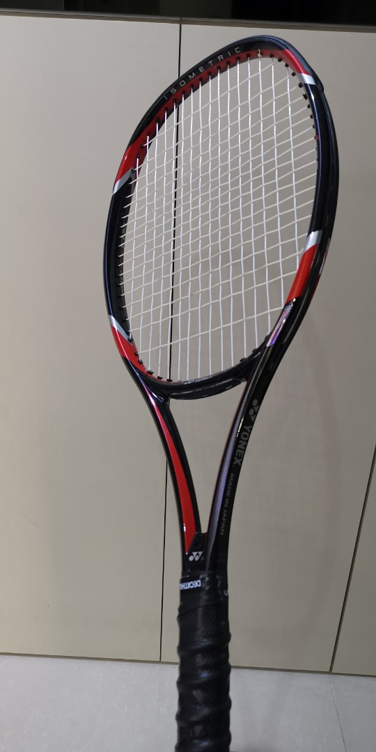 Yonex Isometric tennis racket, 運動產品, 運動與體育, 運動與體育 - 球拍和球類運動 - Carousell