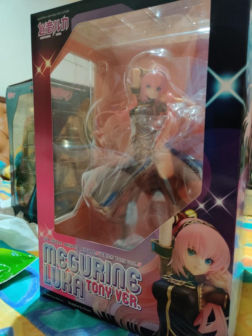 1/7 Megurine luka tony version, Hobbies & Toys, Memorabilia ...