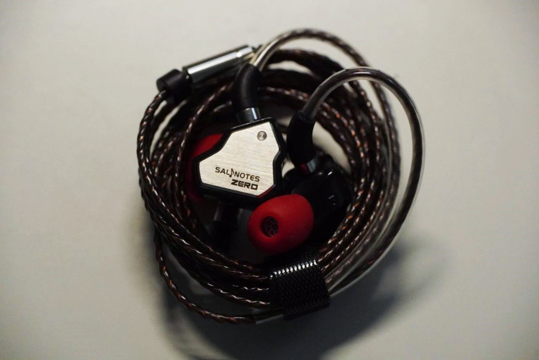 7Hz Salnotes Zero (Black) IEM Earphone, Audio, Earphones on Carousell