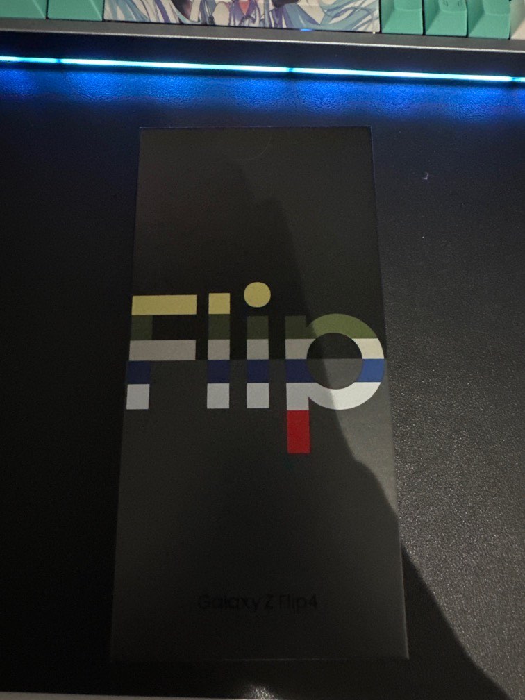 Brand New Samsung Z Flip 4 White/Silver Bespoke Model, Mobile Phones ...