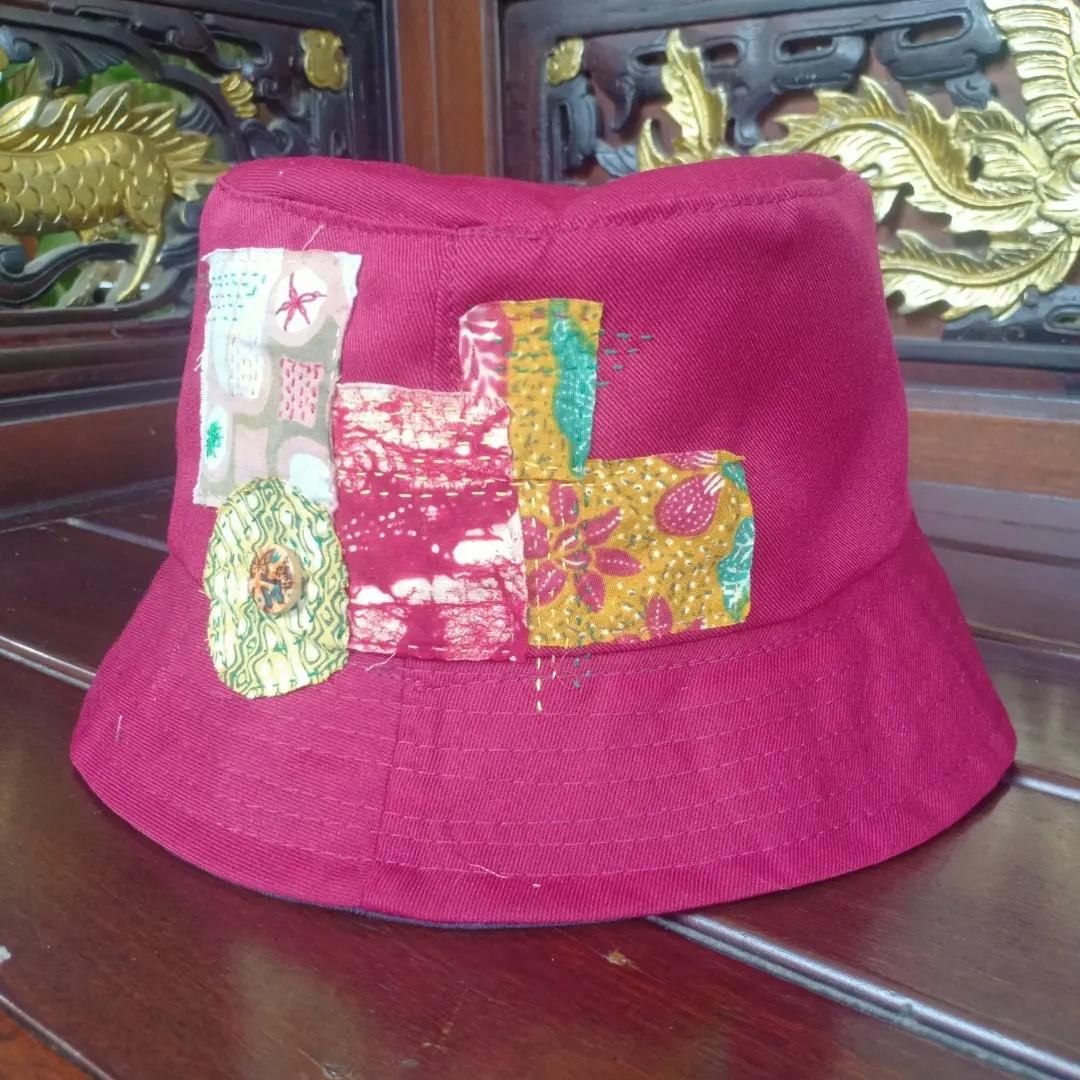 Topi Bucket hat unik etnik - maroon, Fesyen Wanita, Aksesoris di Carousell