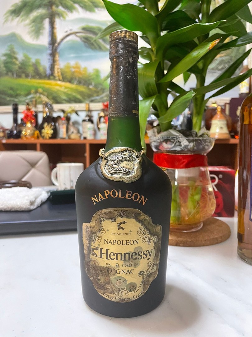 HENNESSY NAPOLEON COGNAC 700ML 1970S, Food & Drinks, Alcoholic Beverages on Carousell