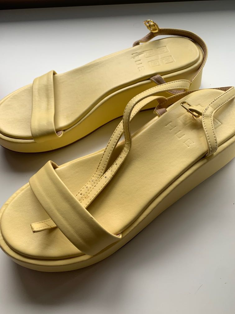 Hue Yellow Platform Sandals, Women's Fashion, Footwear, Flats & Sandals ...