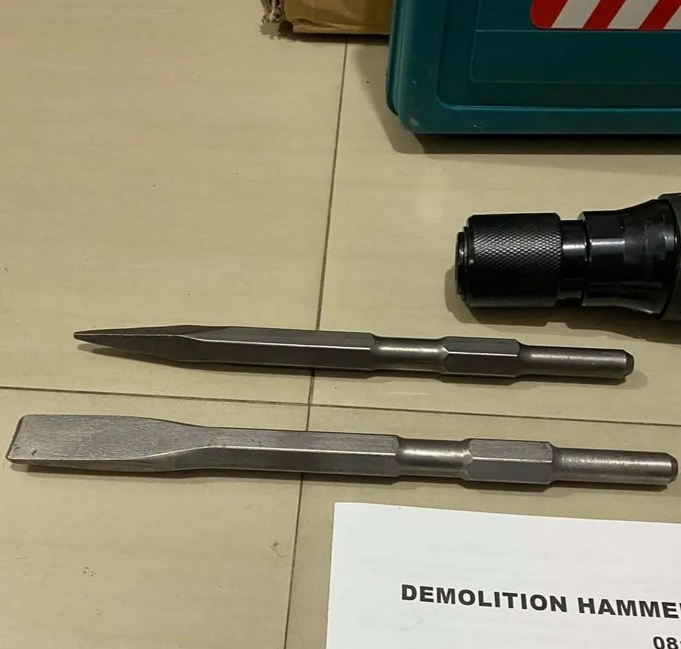 MAKITA CHIPPING GUN HM080, Commercial & Industrial, Construction Tools ...