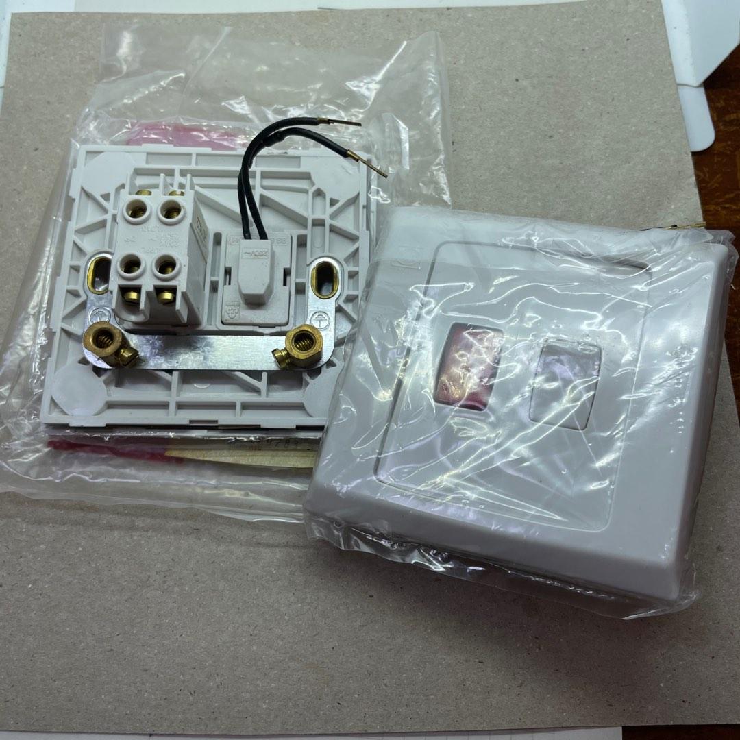 MK switch with LED new Made in UK set of 6 , TV & Home Appliances ...