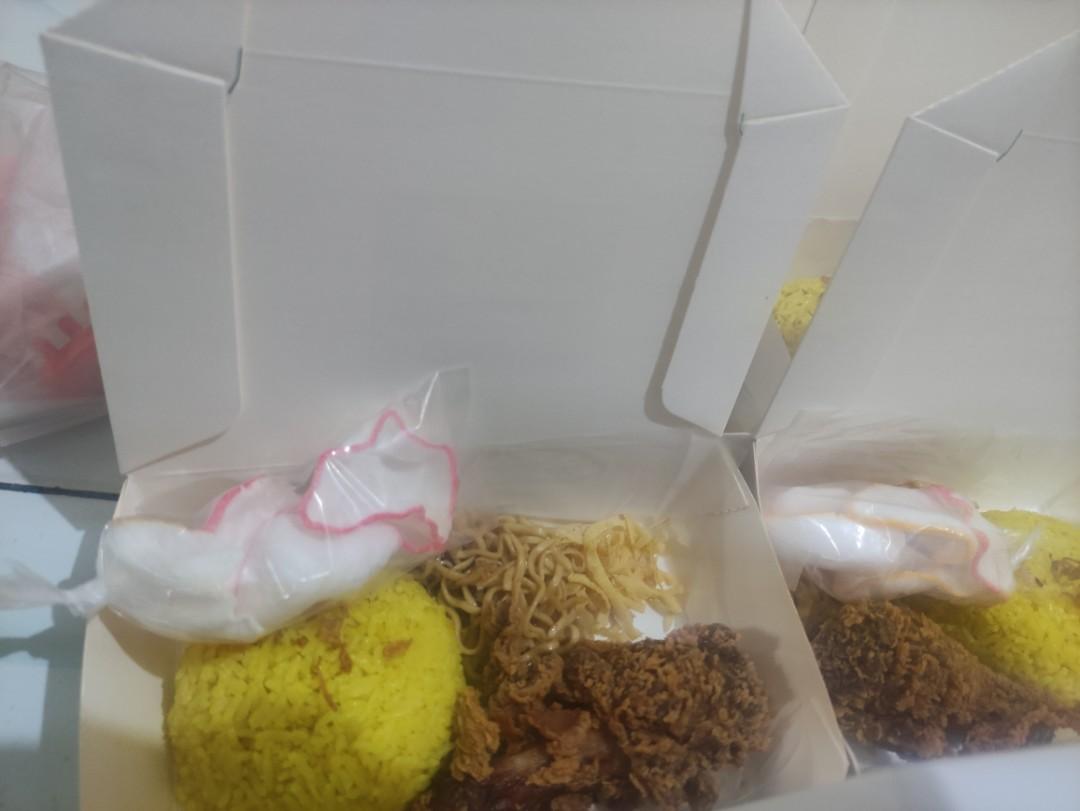 Nasi kuning box ayam fried chicken ulang tahun anak, Makanan & Minuman ...