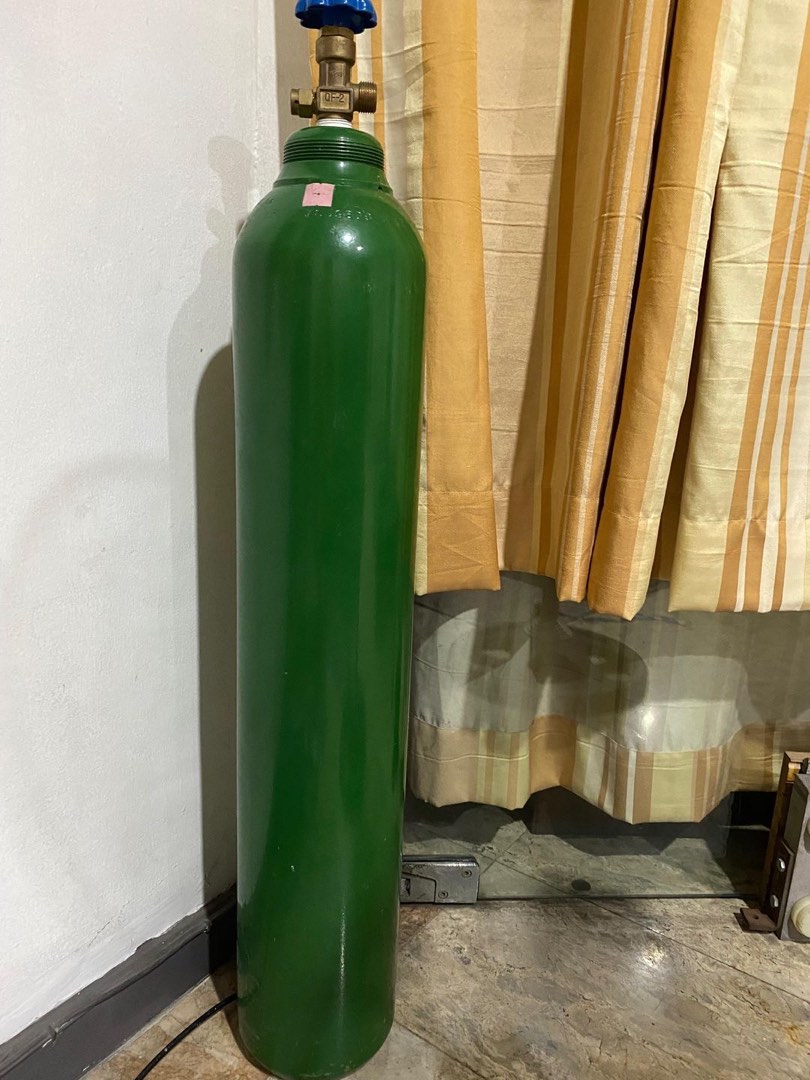 Oxygen Tank (20lbs) w/ regulator, Health & Nutrition, Health ...