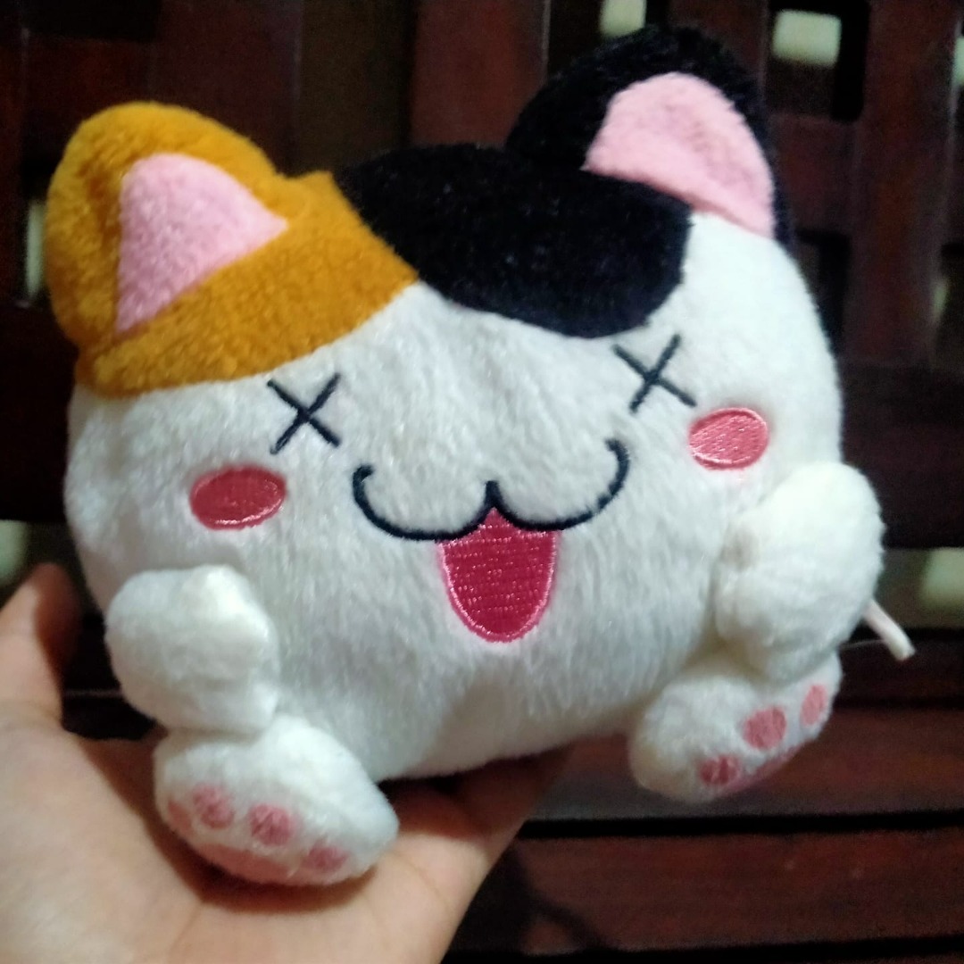 Calico Maruneko Cat Small Pouch Stuffed Toy (Animal Plushies), Hobbies ...
