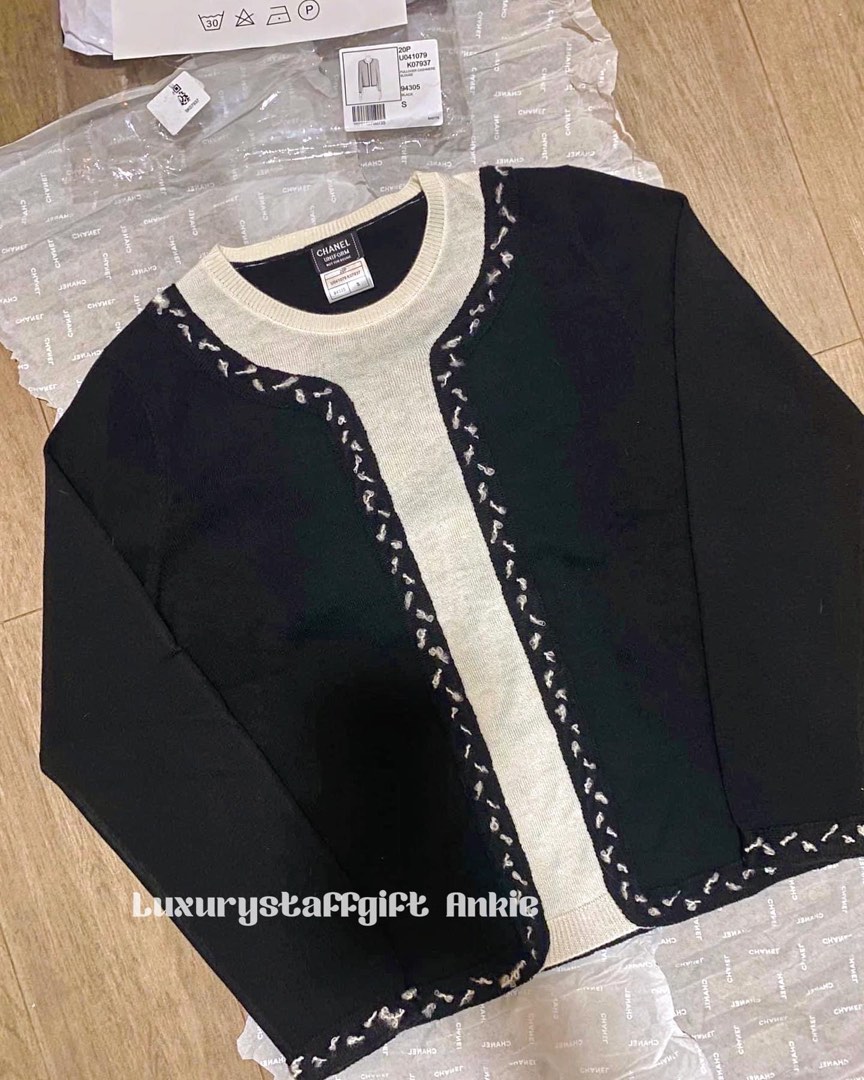 Chanel uniform, 女裝, 上衣, 襯衫 - Carousell