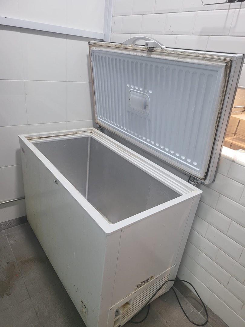 Chest freezer 300 litre, TV & Home Appliances, Kitchen Appliances ...