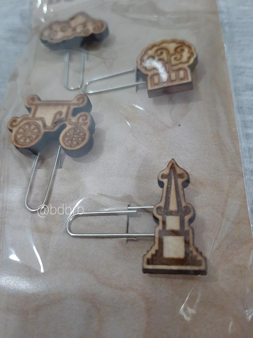 Bookmark kayu pembatas buku paper clip tugu jogyakarta hamzah batik ...
