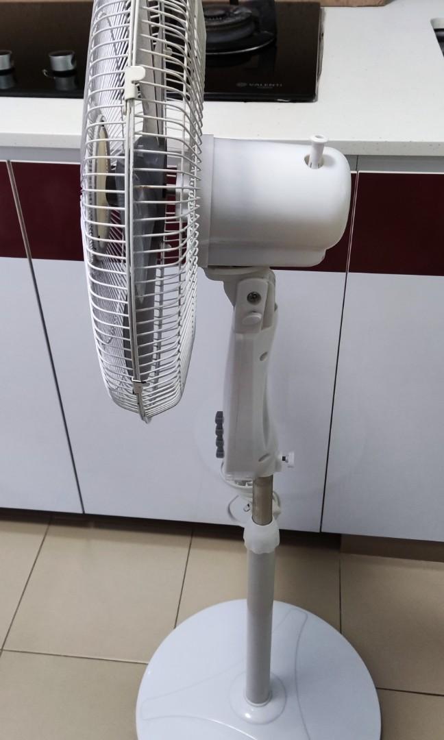 Giant 16" stand fan, Furniture & Home Living, Lighting & Fans, Fans on ...